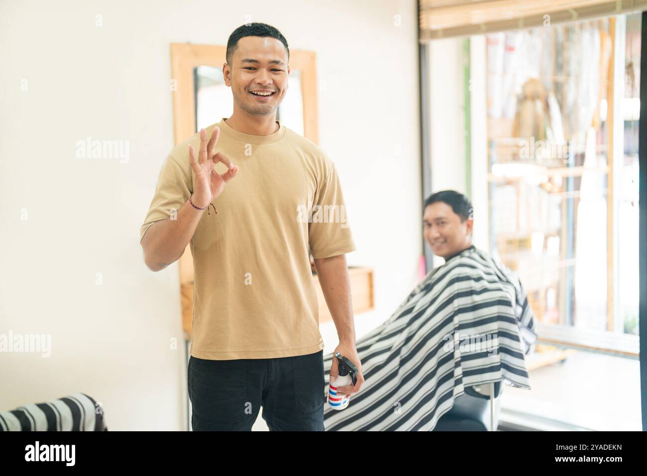 Man receiving a shave hi-res stock photography and images - Alamy