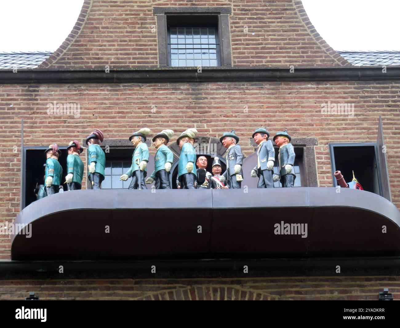 ...Glockenspiel und Figurenensemble wurde 1973 vom Rat der Stadt Neuss ...