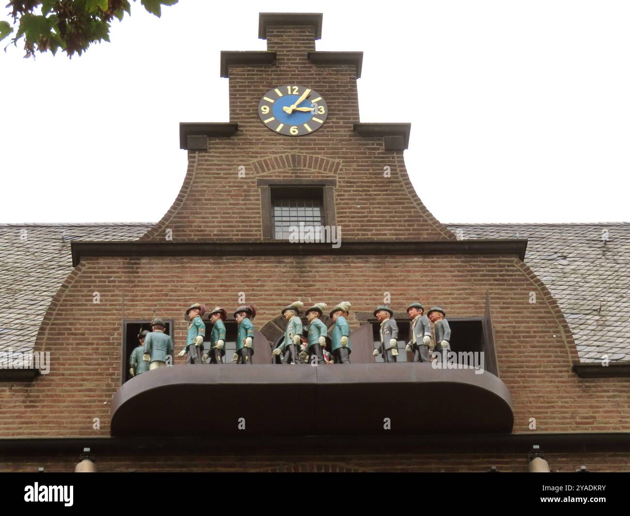 ...Glockenspiel und Figurenensemble wurde 1973 vom Rat der Stadt Neuss ...