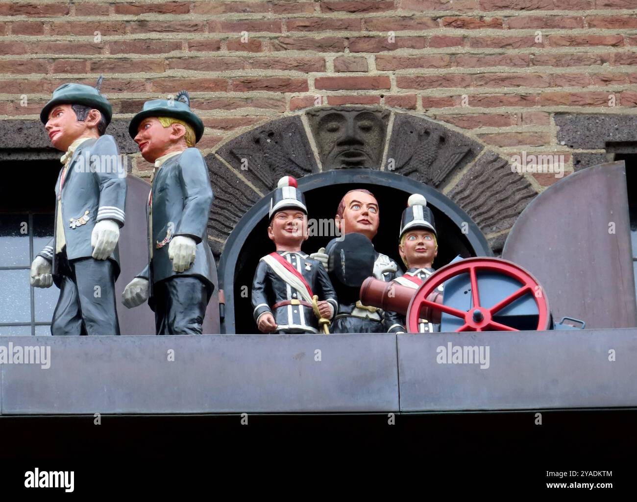 ...Glockenspiel und Figurenensemble wurde 1973 vom Rat der Stadt Neuss ...