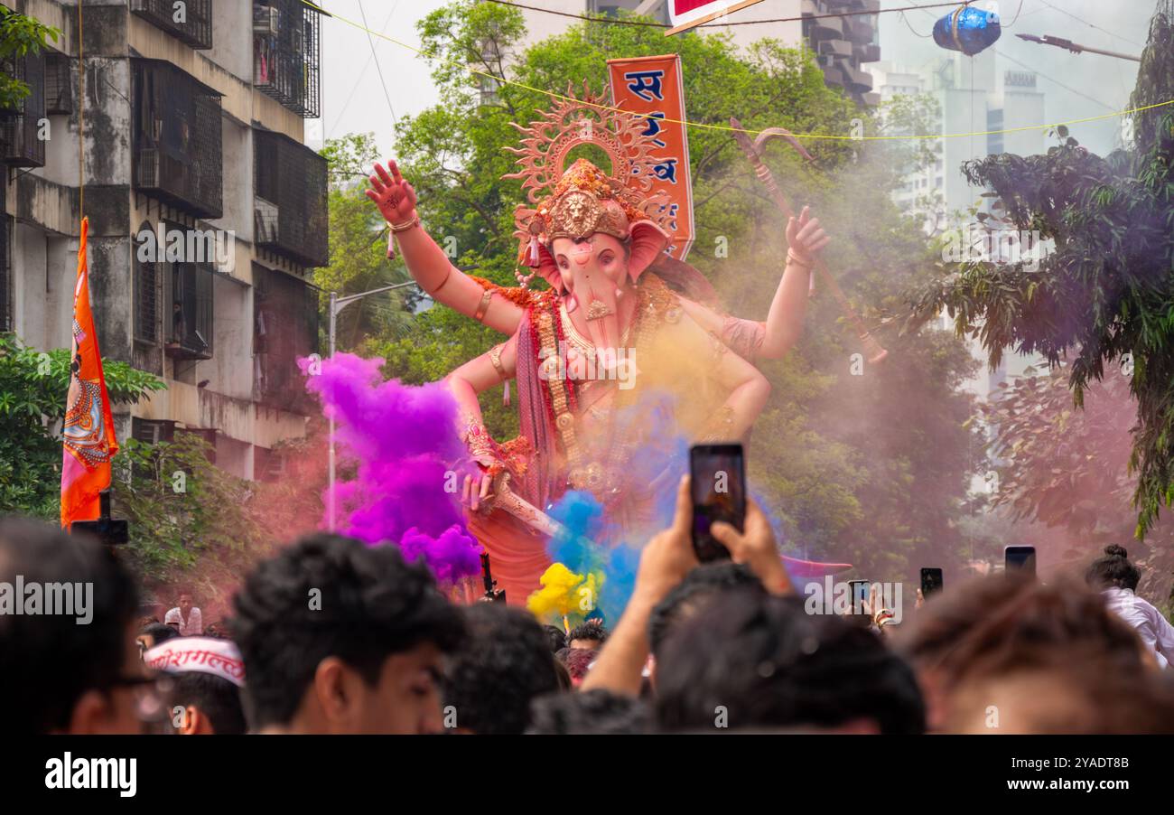MUMBAI, INDIA - Sept 28, 2023 : Thousands of devotees bid adieu to ...