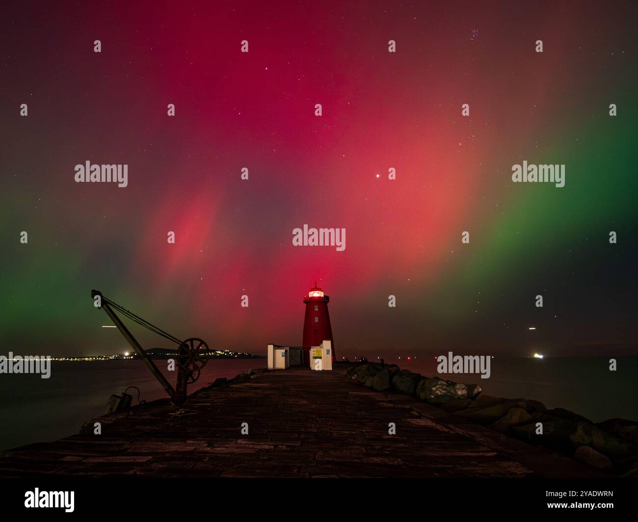 Massive aurora borealis display over Poolbeg Lighthouse from a G4 ...