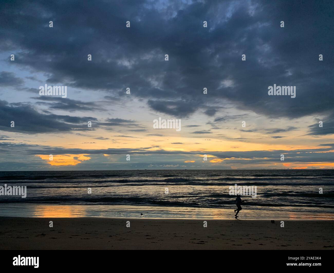 Beautiful relaxing view ocean sand hi-res stock photography and images ...