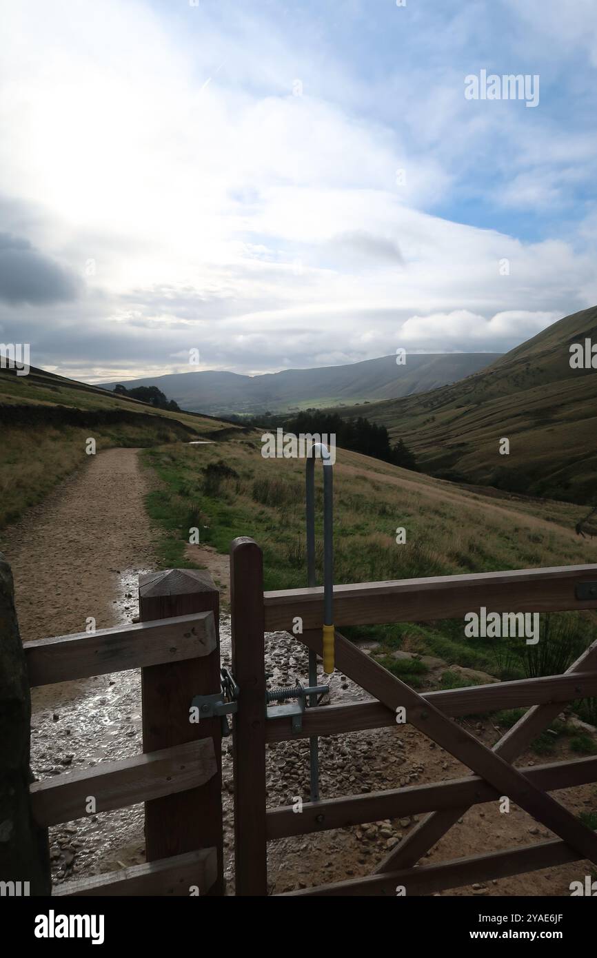 Edale, Peak District, Pennine Way Trail - Landscape View with wooden ...