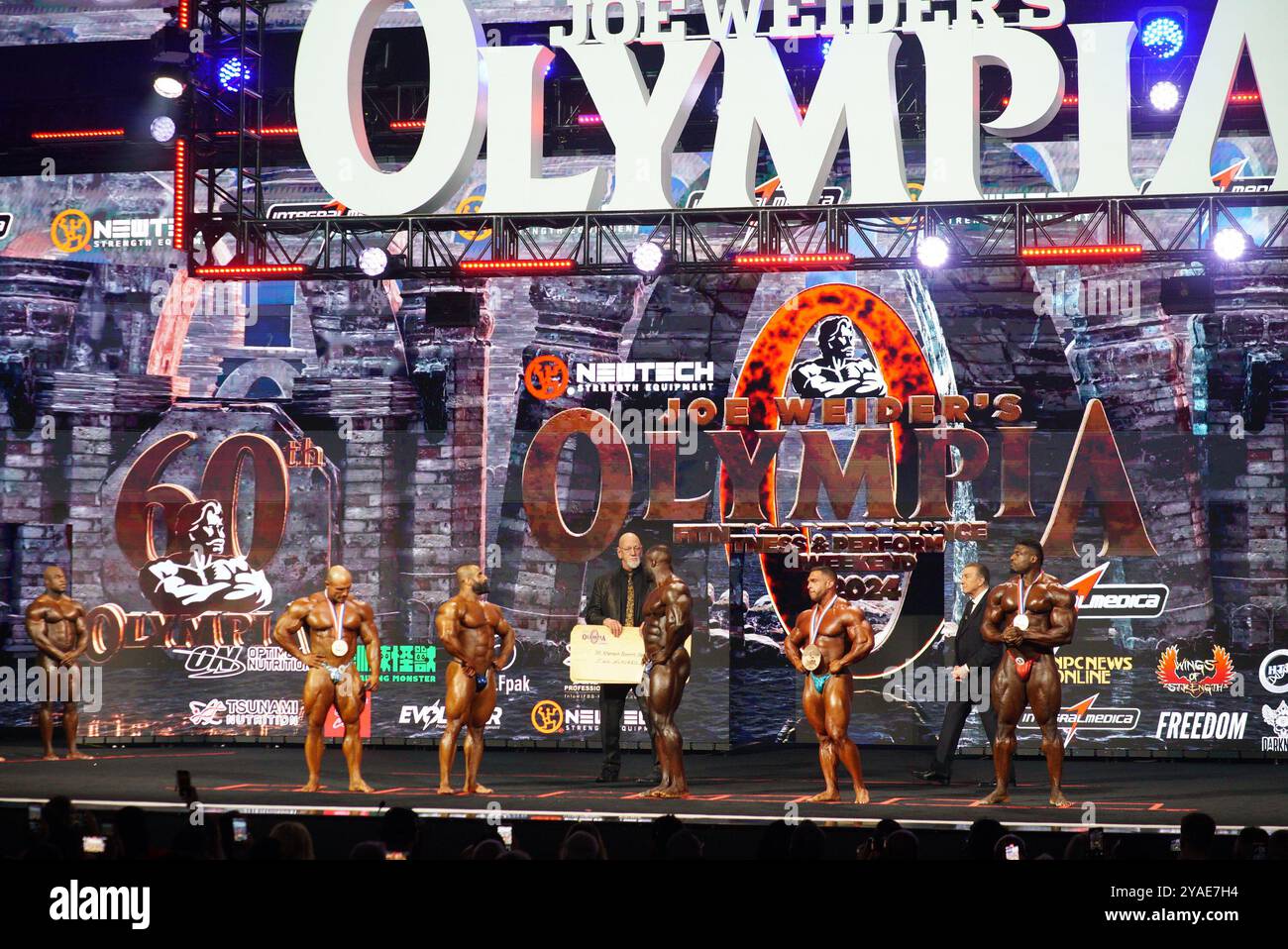 Mens classic physique hi-res stock photography and images - Alamy