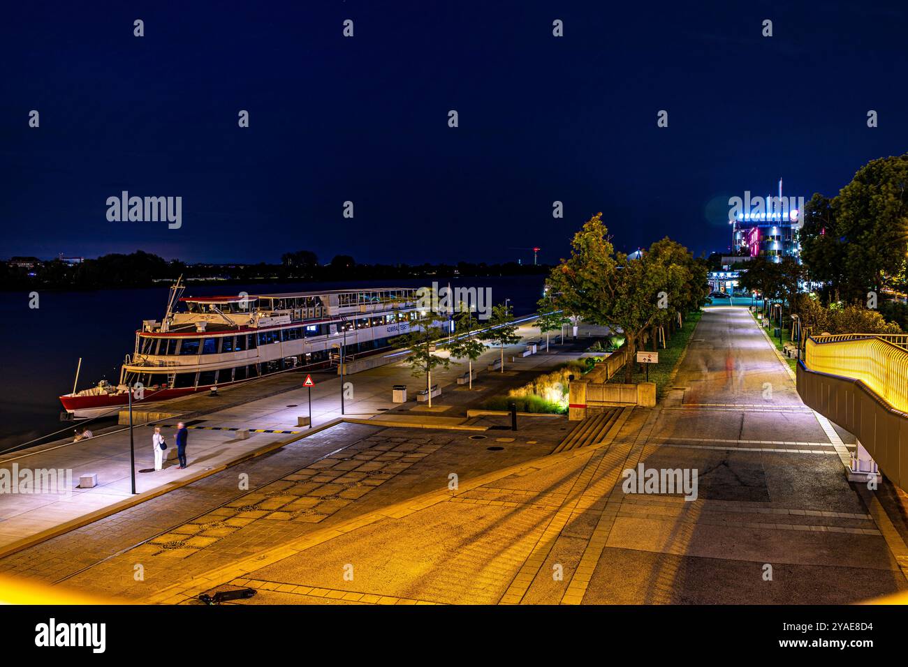 Empire Bridge Vienna, Reichsbrücke Wien, Donauinsel, Danube Island ...