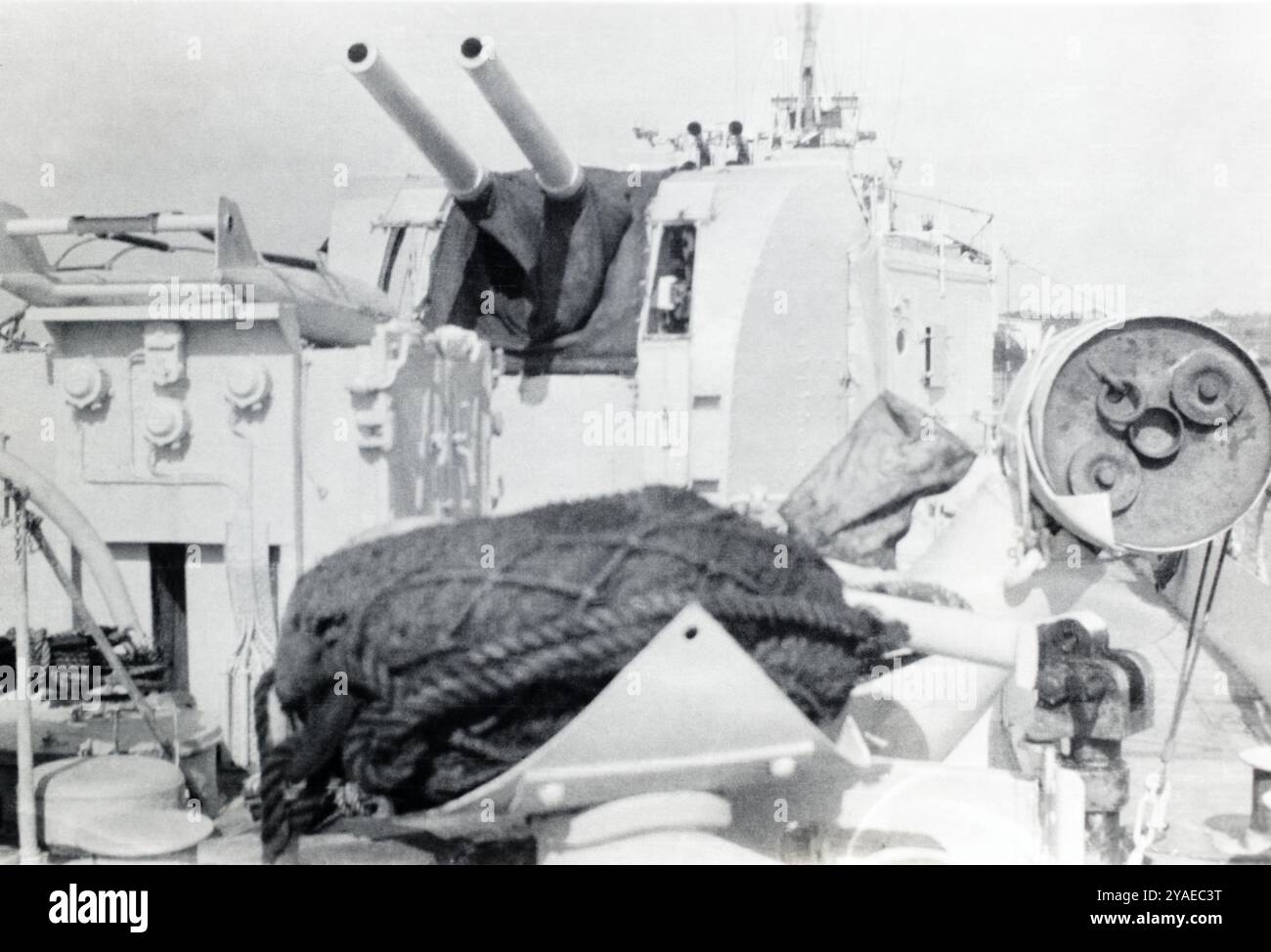 4-inch naval guns on the stern of a Royal Navy Hunt-class destroyer ...