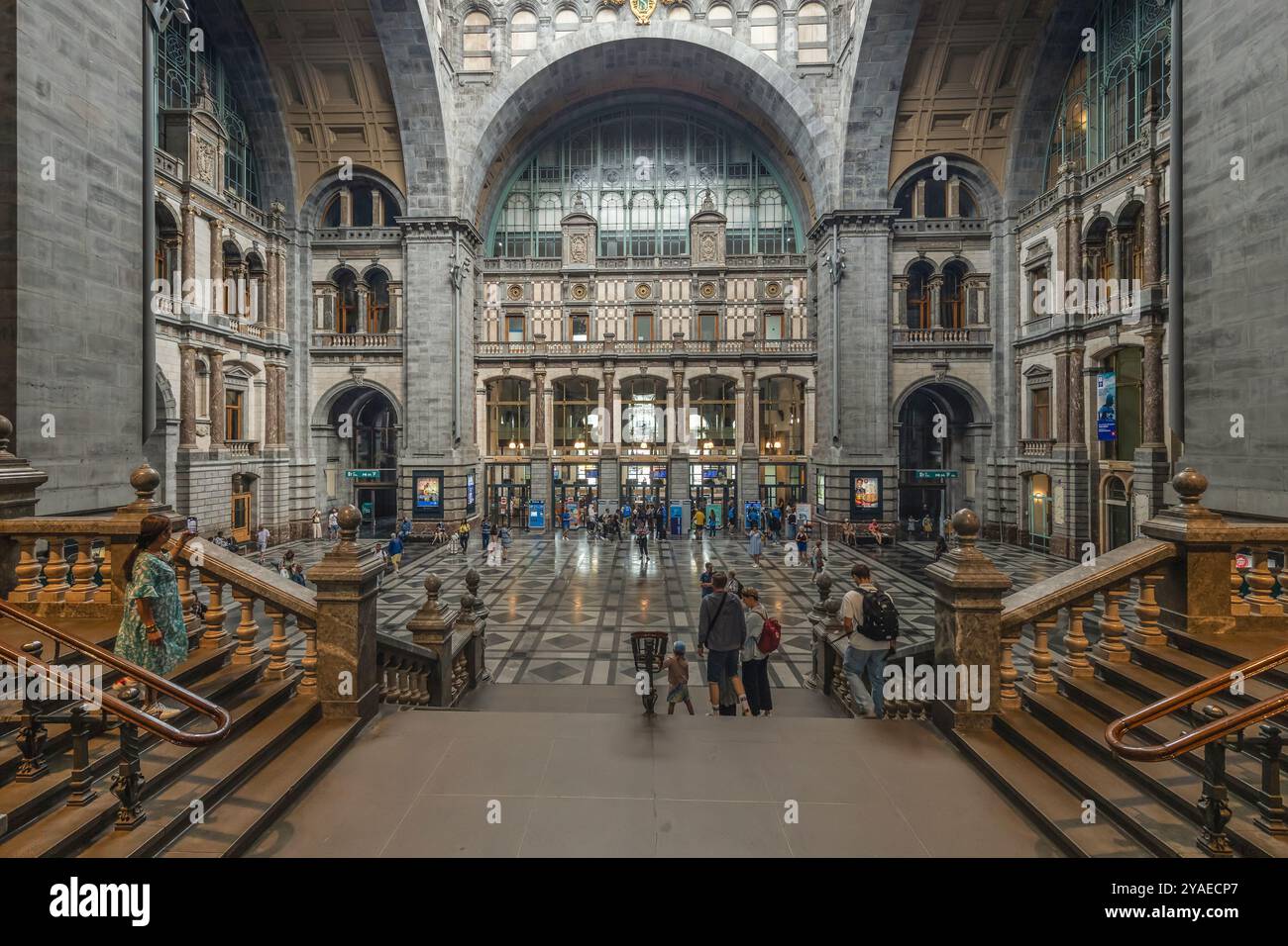 Station hall interior hi-res stock photography and images - Alamy
