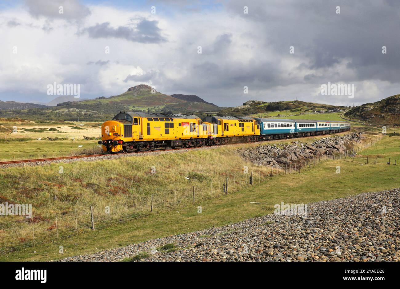 97302 & 97304 pass Criccieth on 12.9.24 with the Cambrian Coast Express ...