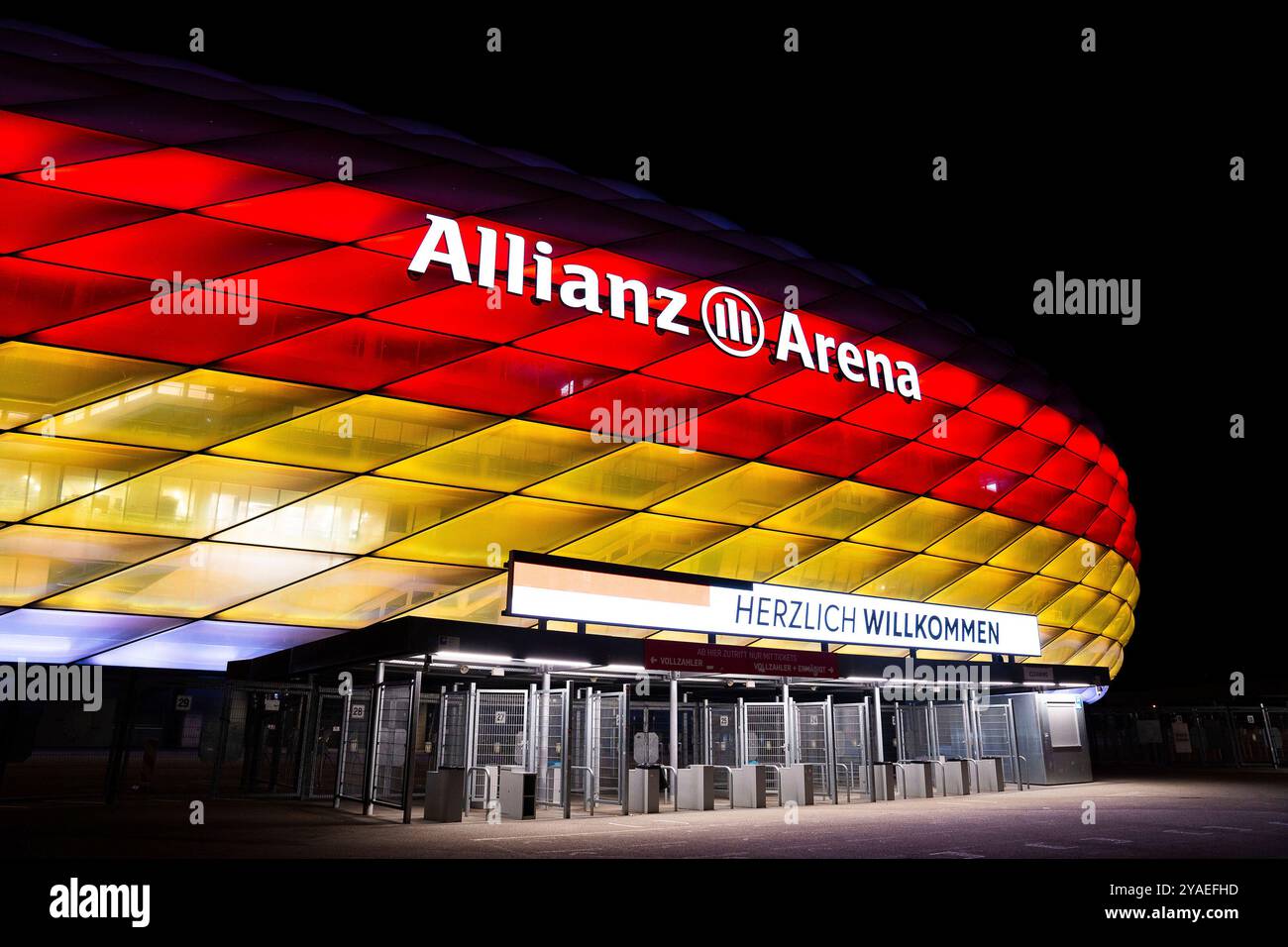 Allianz arena deutschland farben hi-res stock photography and images ...