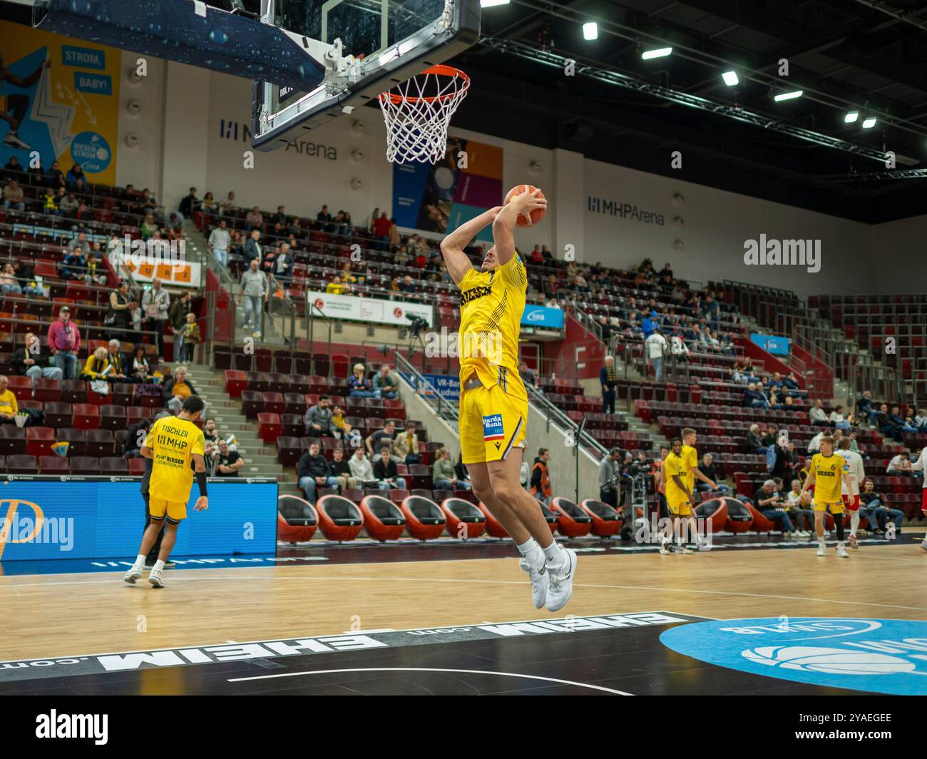 Ludwigsburg, Deutschland. 13th Oct, 2024. Joel Scott (MHP Riesen ...