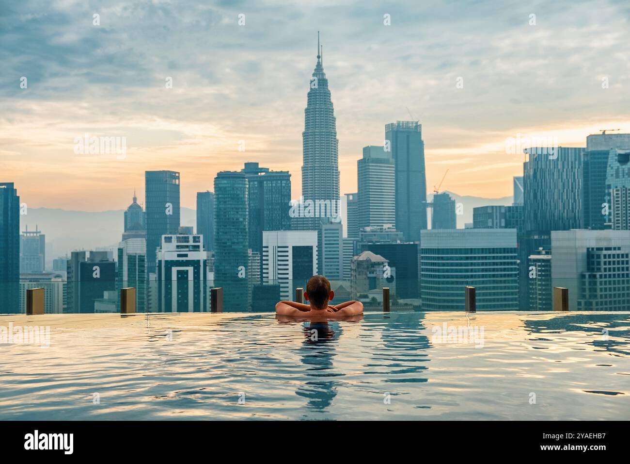 Kuala lumpur infinity pool morning hi-res stock photography and images ...
