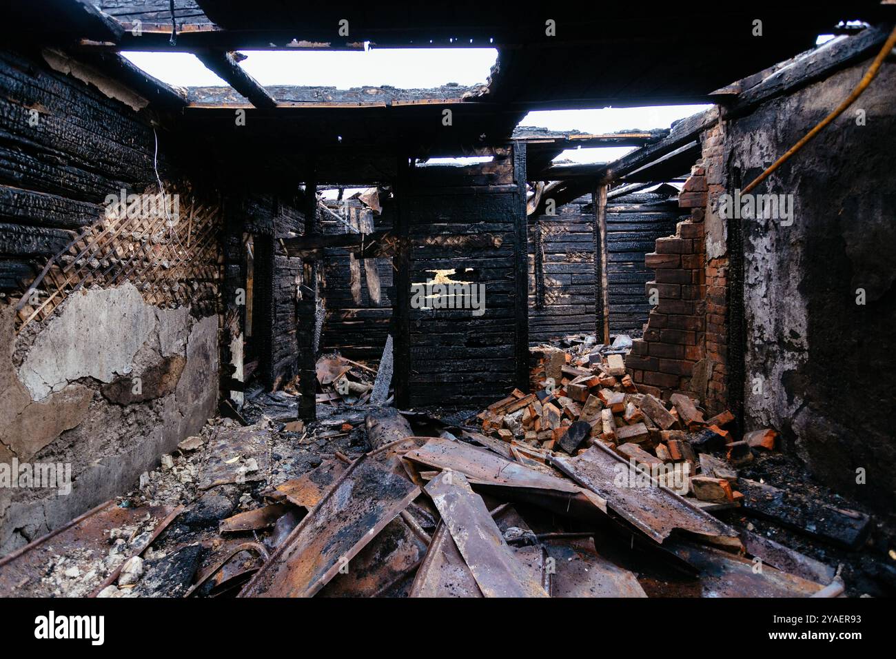 Aftermath of fire. Completely burnt house interior Stock Photo - Alamy
