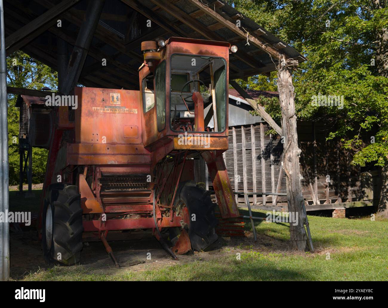 Mccormick international 403 combine hi-res stock photography and images ...