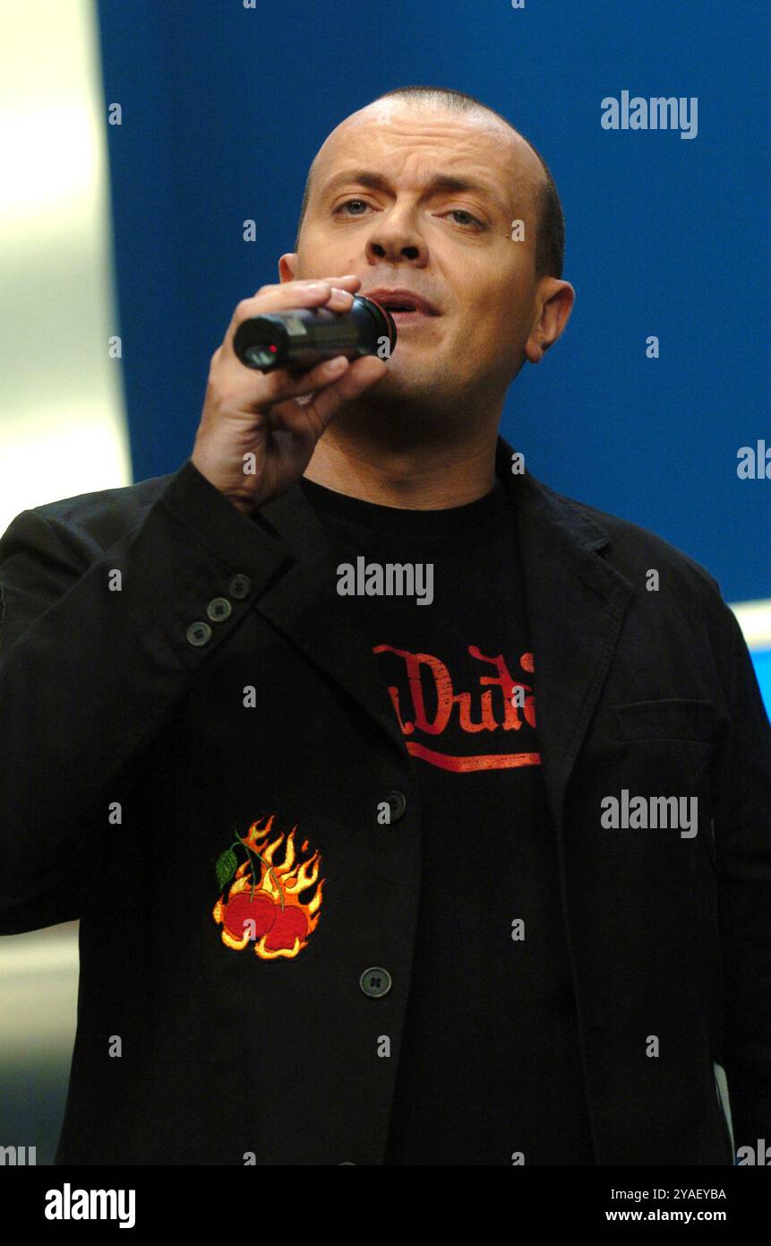 Brescia Italy 20/05/2004 : Max Pezzali, Italian singer, backstage photo ...