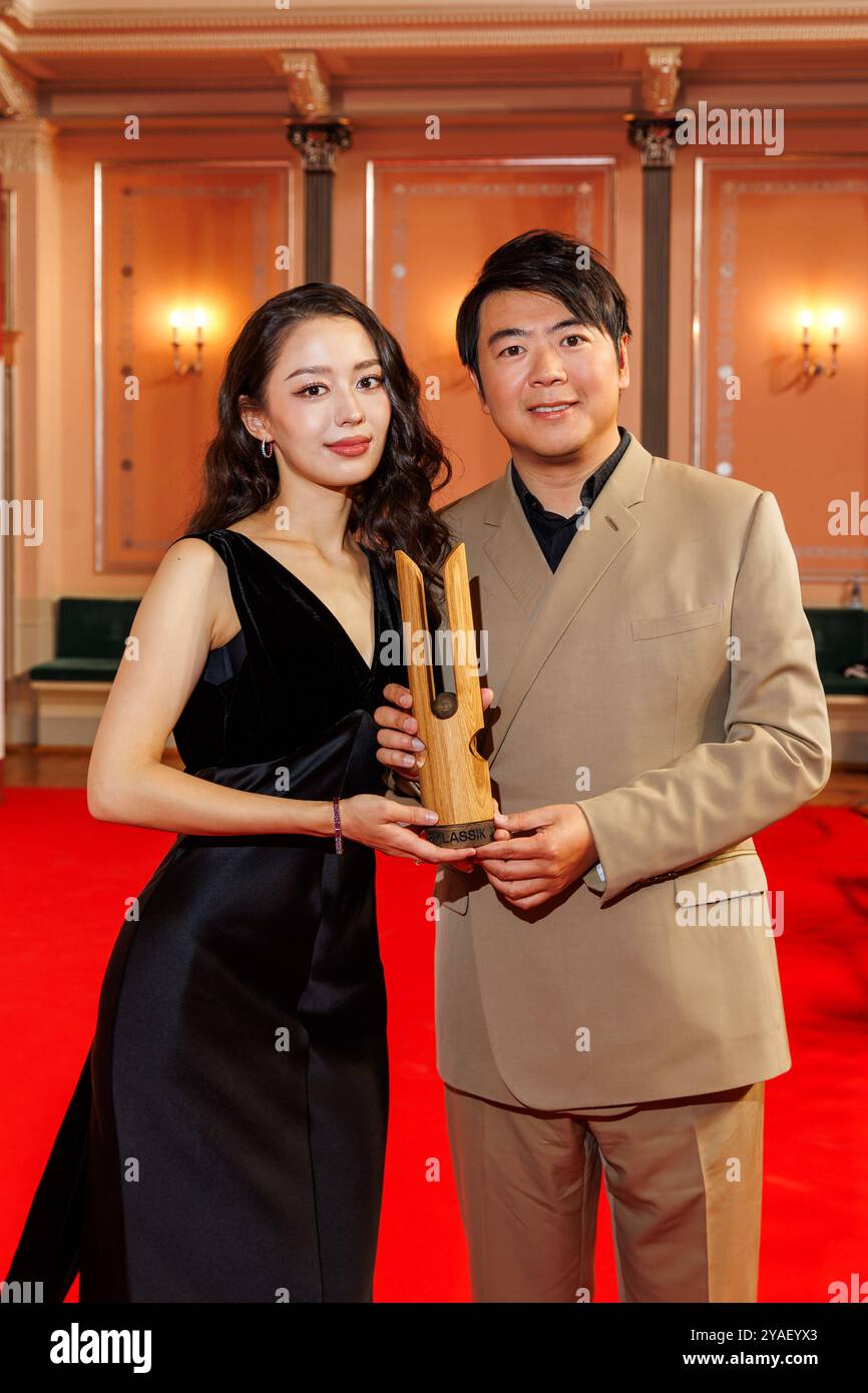 Award - Opus Klassik 2024 Gina Alice Redlinger und Lang Lang bei der Verleihung des Opus Klassik ...