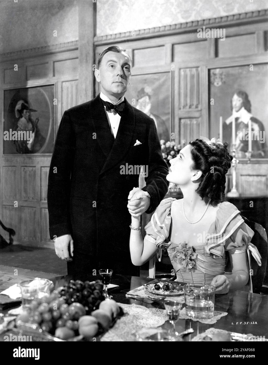 RALPH RICHARDSON and JUNE DUPREZ in THE FOUR FEATHERS 1939 director ...
