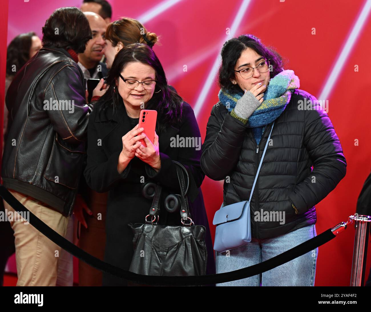 LONDON, UK. 13th Oct, 2024. Moviegoers take a glance or glimpse of the ...