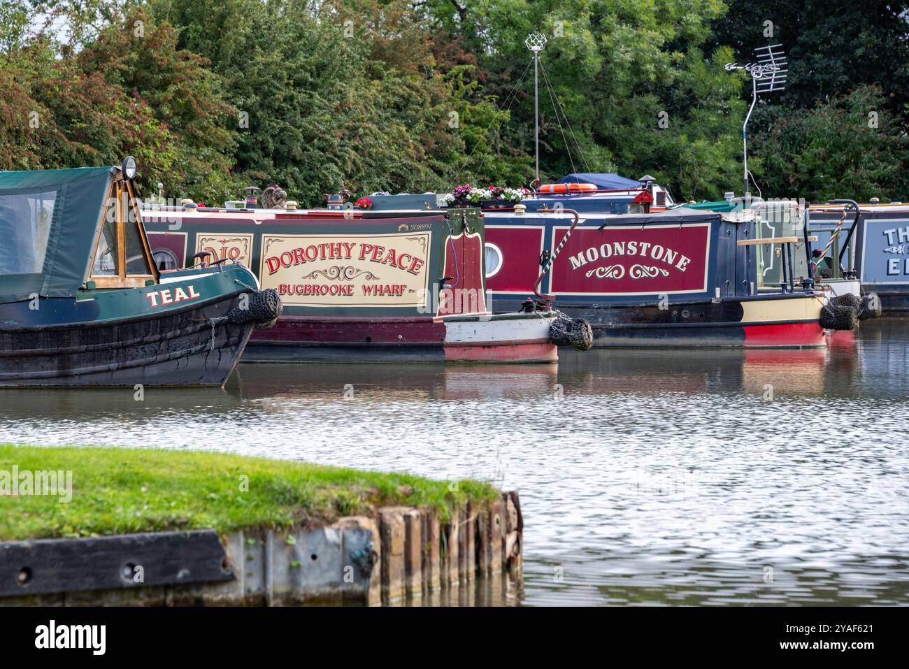 Narrowboats on the Grand Union canal, Bugbrooke Wharf, Northamptonshire ...