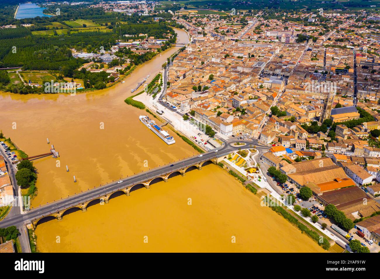 Libourne river hi-res stock photography and images - Alamy