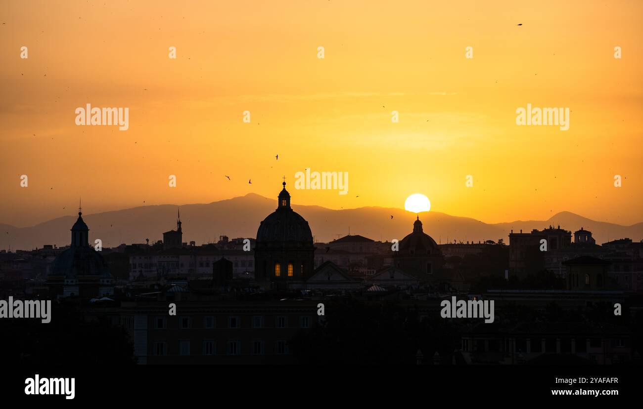 Sunrise over Rome from the Travesterre neighborhood Stock Photo - Alamy