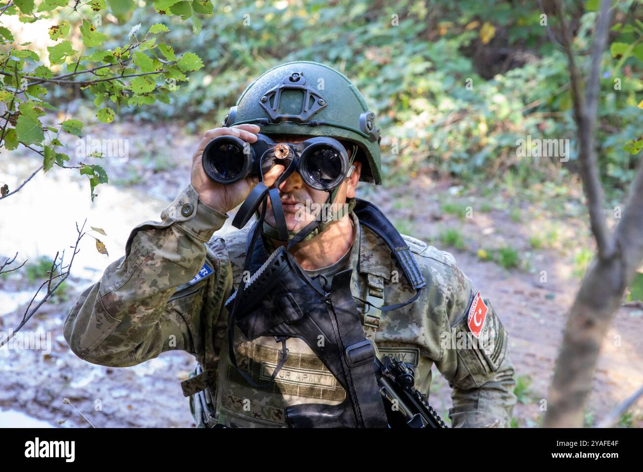 Turkish soldiers assigned to Regional Command East of the KFOR mission ...