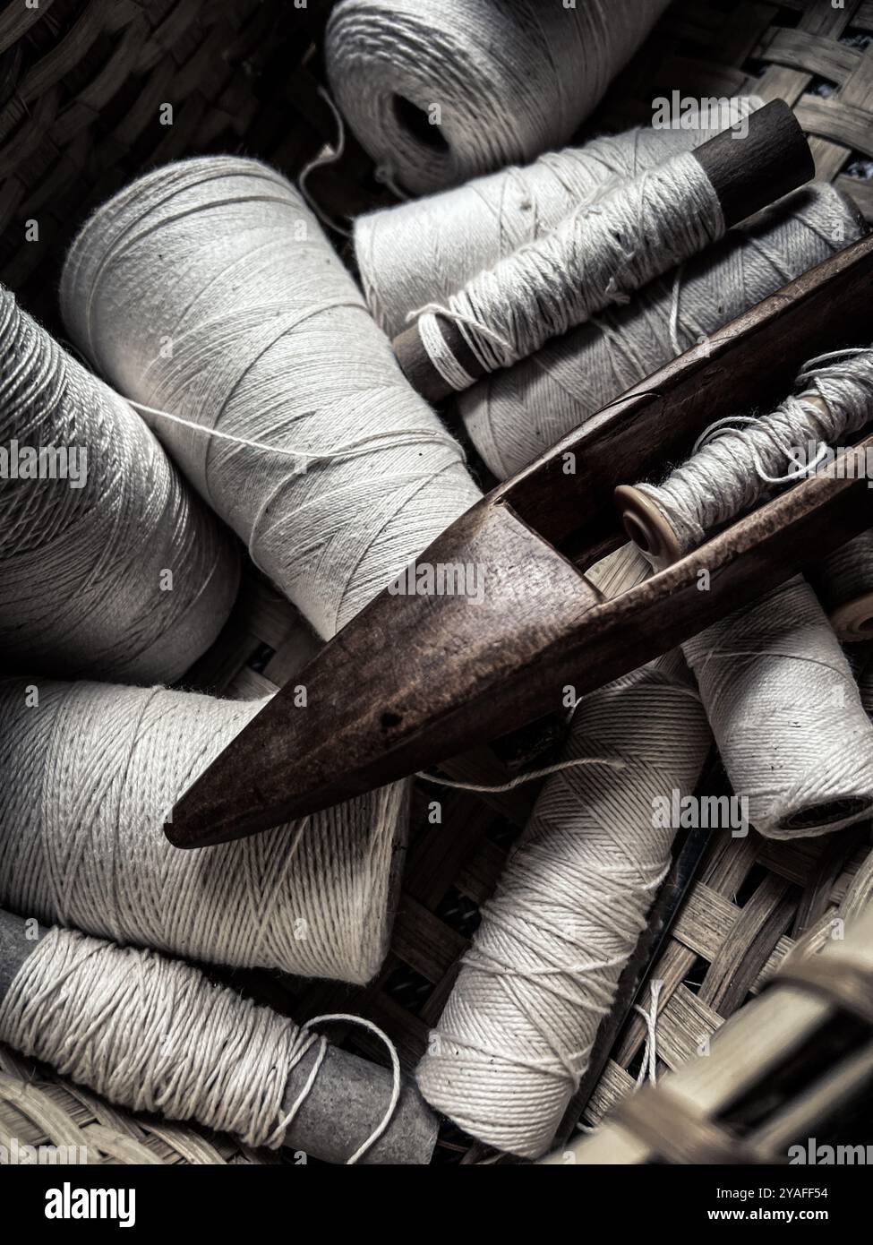 Weaving shuttlecock hi-res stock photography and images - Alamy