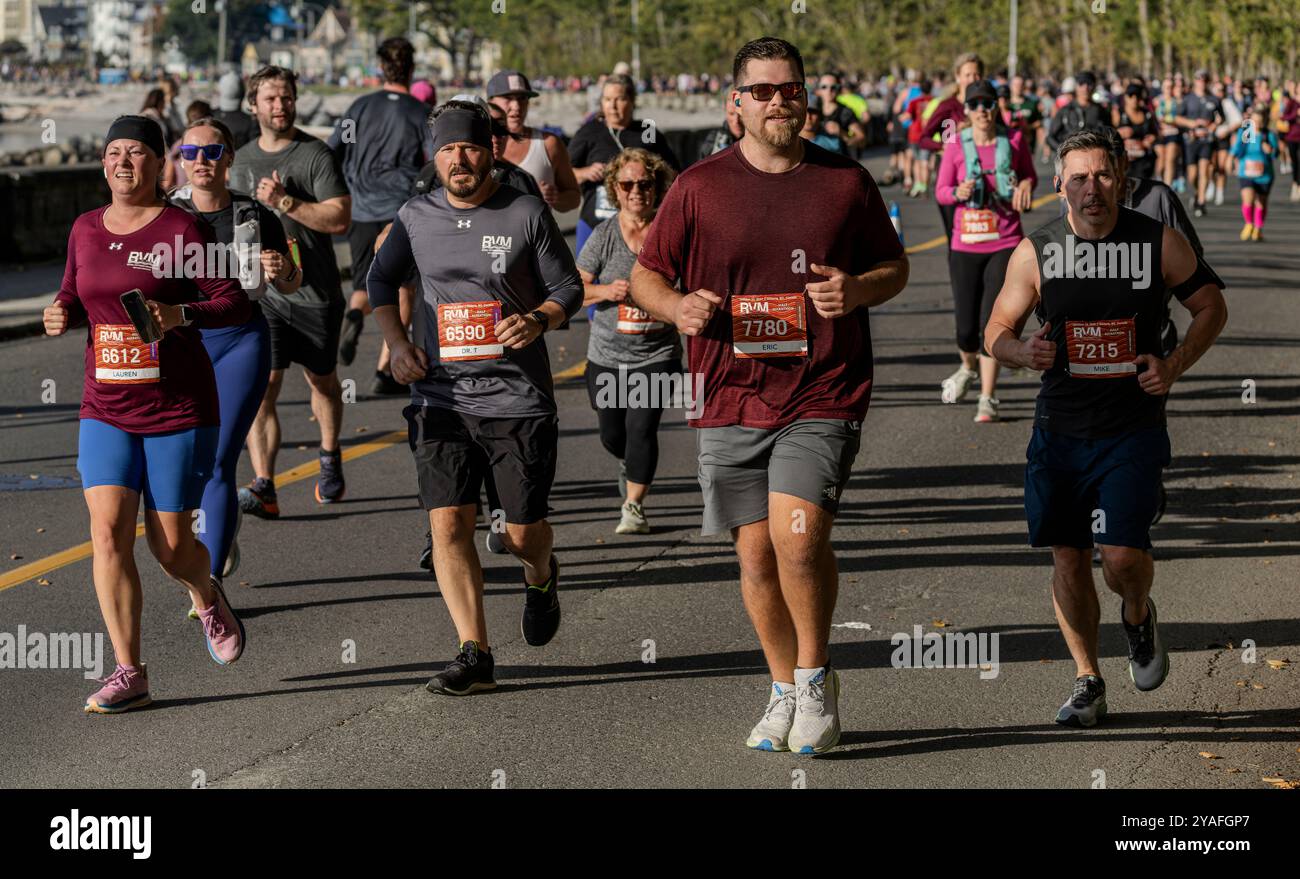 Woman runners running on road hi-res stock photography and images - Alamy