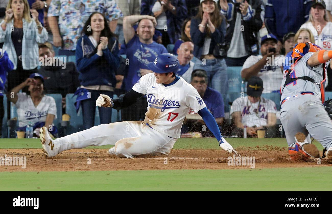 Los Angeles Dodgers Shohei Ohtani scores on a Freddie Freeman's single ...