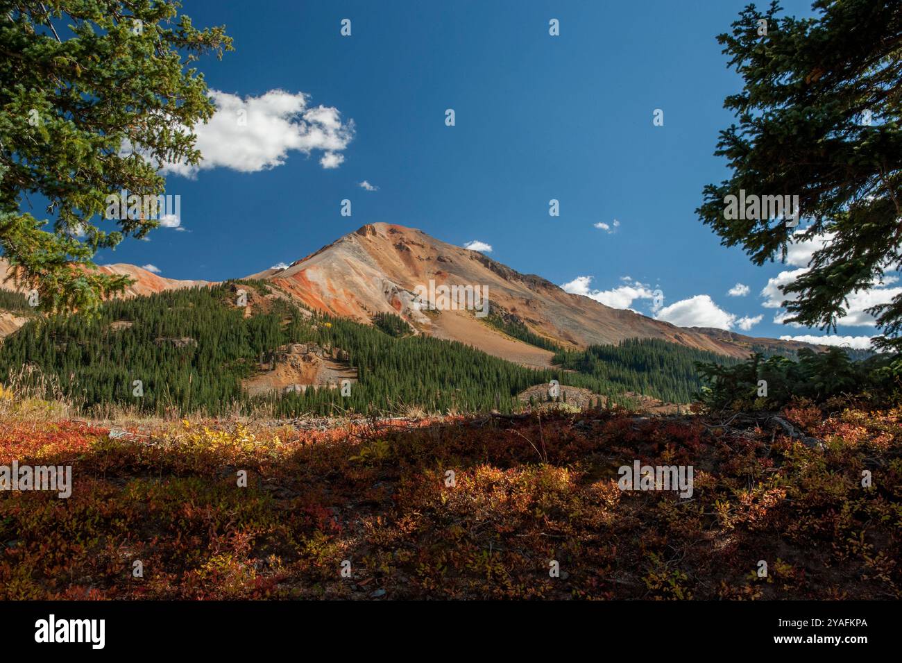 Red mountain pass hi-res stock photography and images - Alamy