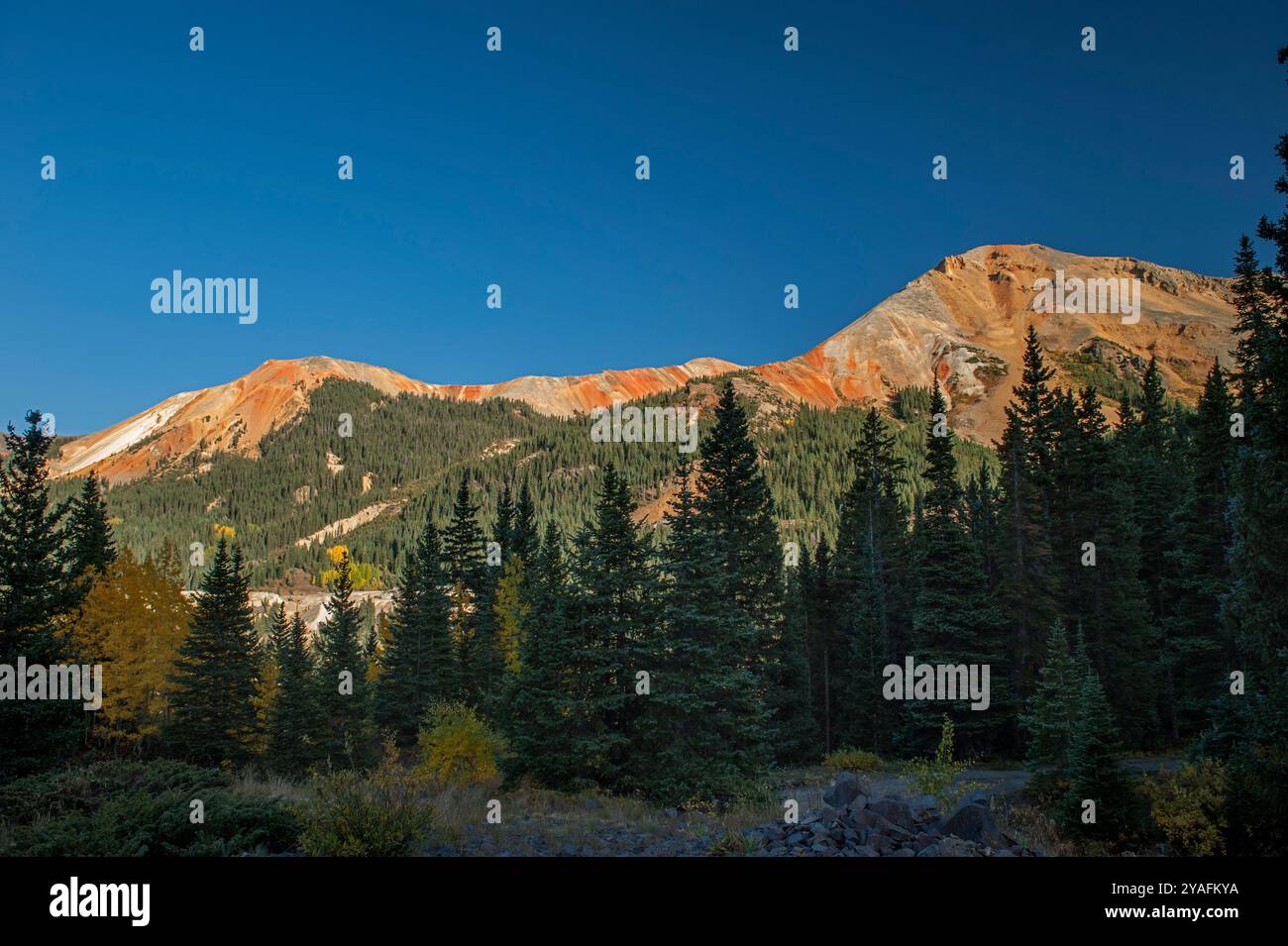 Red mountain pass hi-res stock photography and images - Alamy