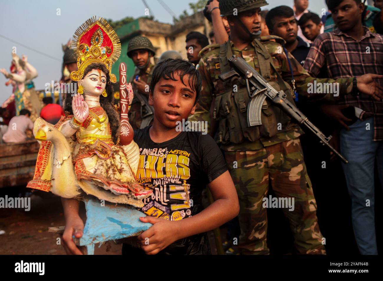 Dhaka, Bangladesh. 13th Oct, 2024. Young Hindu devotees immerse clay ...