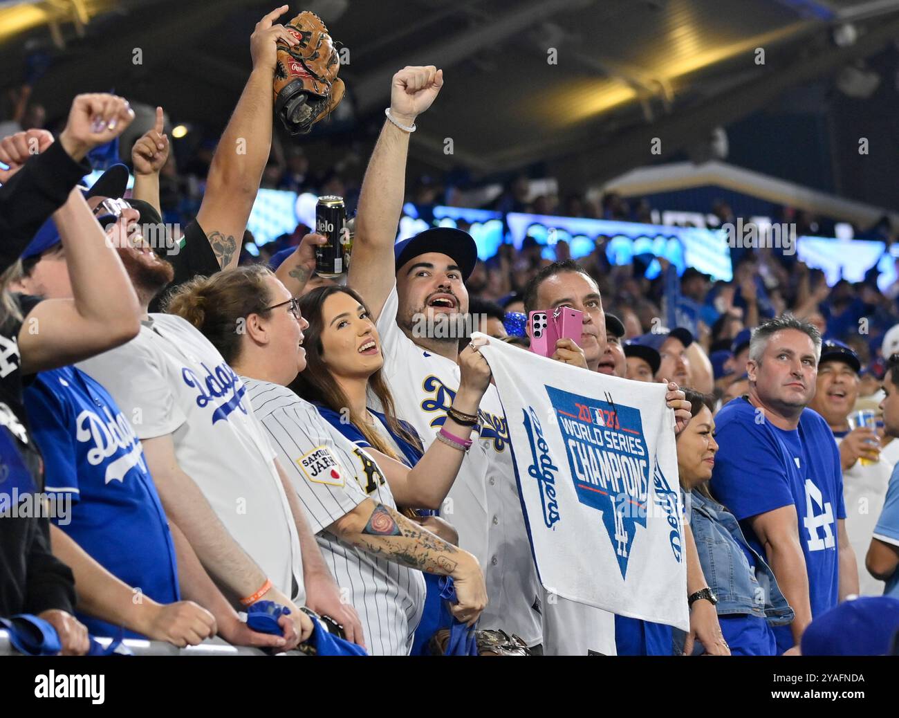 Dodgers stadium fans 2024 hi-res stock photography and images - Alamy