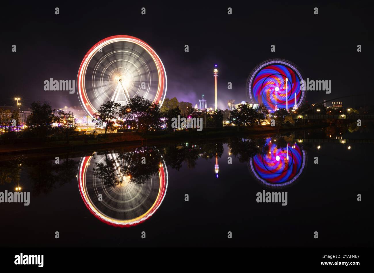 Night shot, overview, reflection in the river Neckar, Ferris wheel ...
