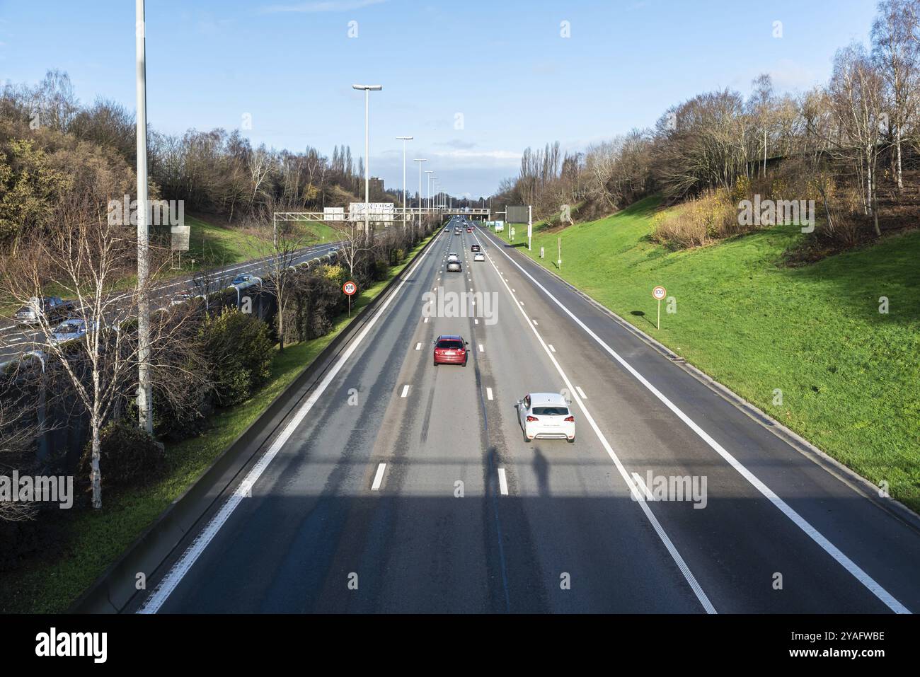 Car driving rides around city hi-res stock photography and images - Alamy