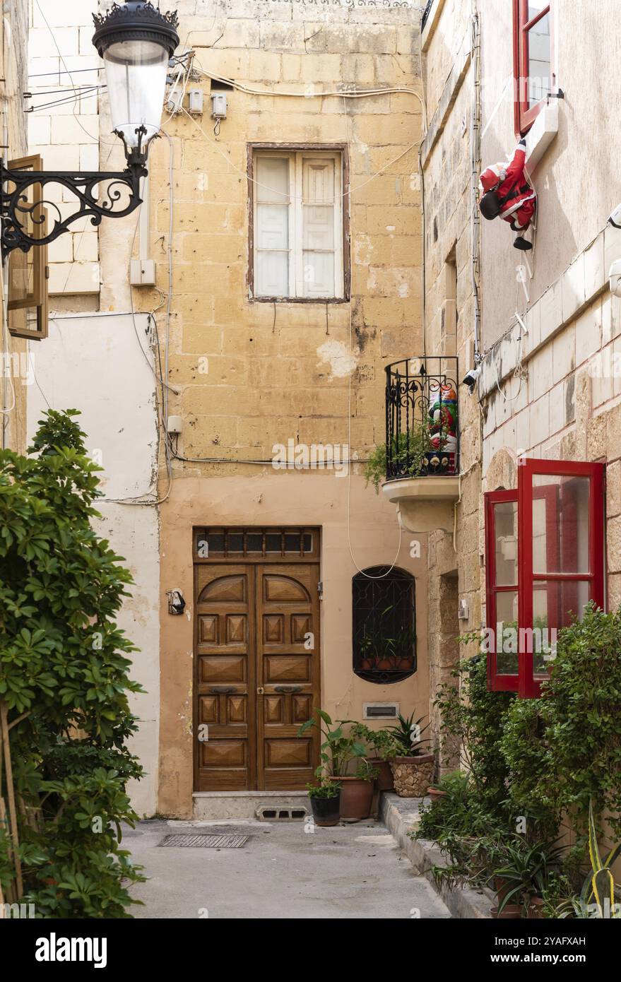 Open alley hi-res stock photography and images - Alamy