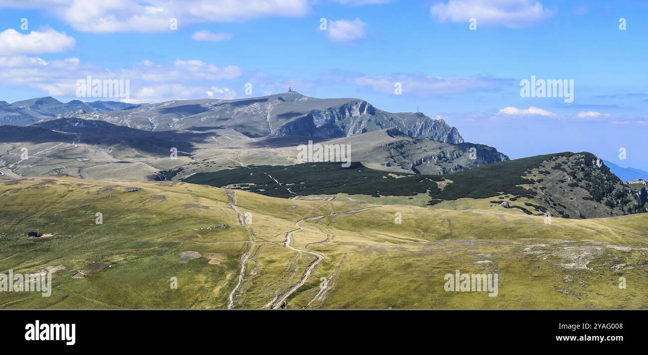 Green hills in romania hi-res stock photography and images - Alamy