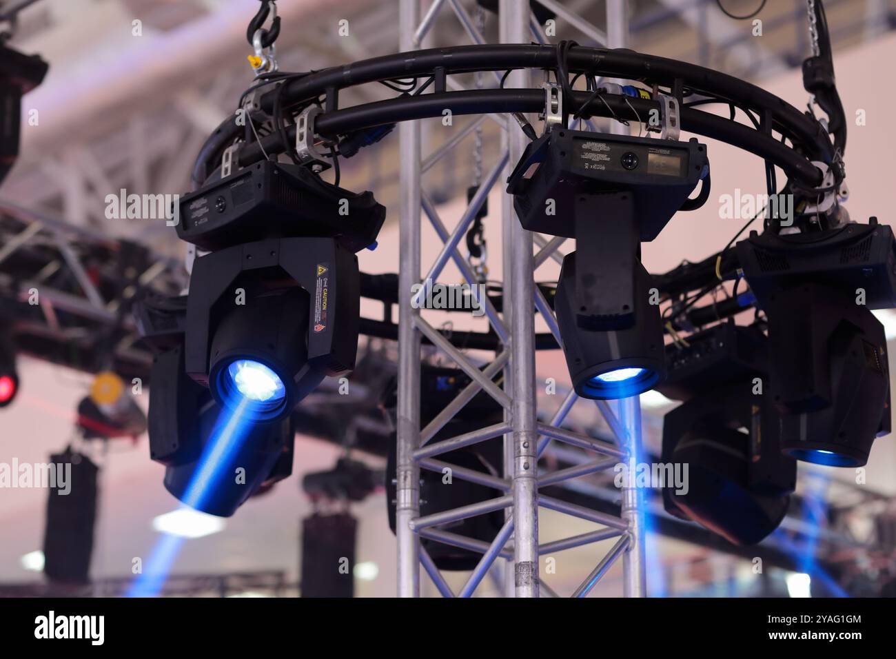 Aluminum circular truss structure and stage lighting fixtures ...