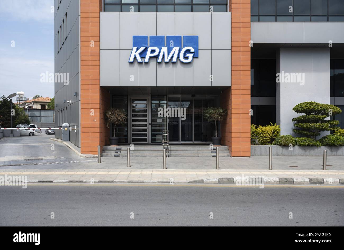 Kpmg logos hi-res stock photography and images - Alamy