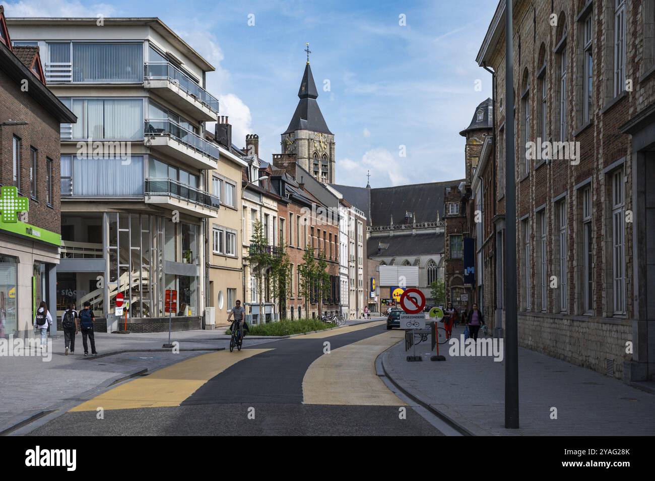 Vilvoorde, Flemish Brabant, Belgium, May 14, 2024, The Lange Molenstraat, a bending street in ...