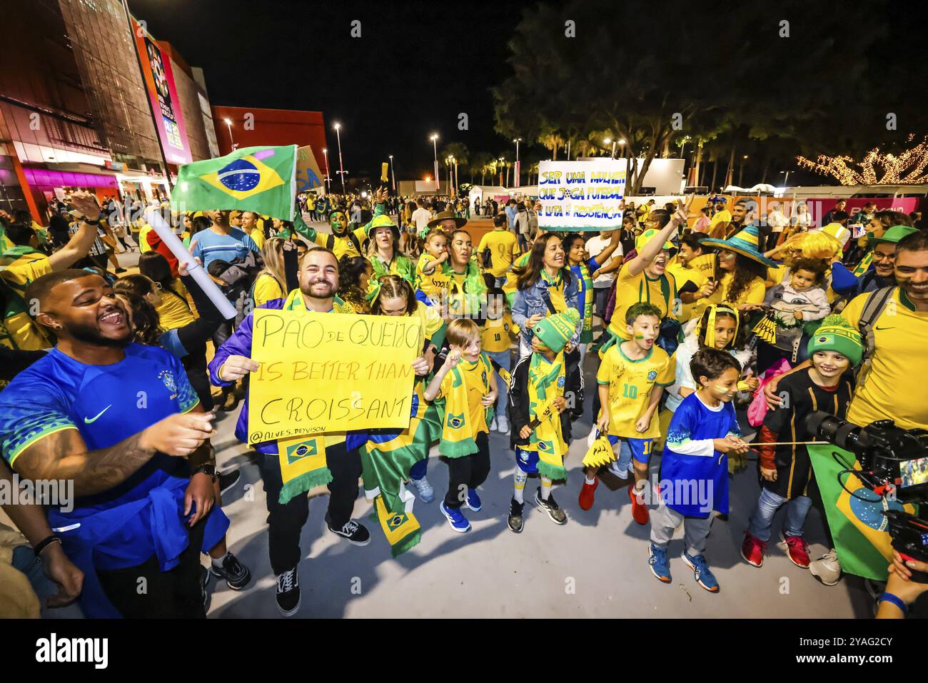 Fifa brazil female fans hi-res stock photography and images - Alamy