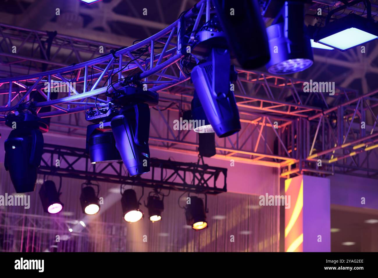 Spotlight truss hi-res stock photography and images - Alamy