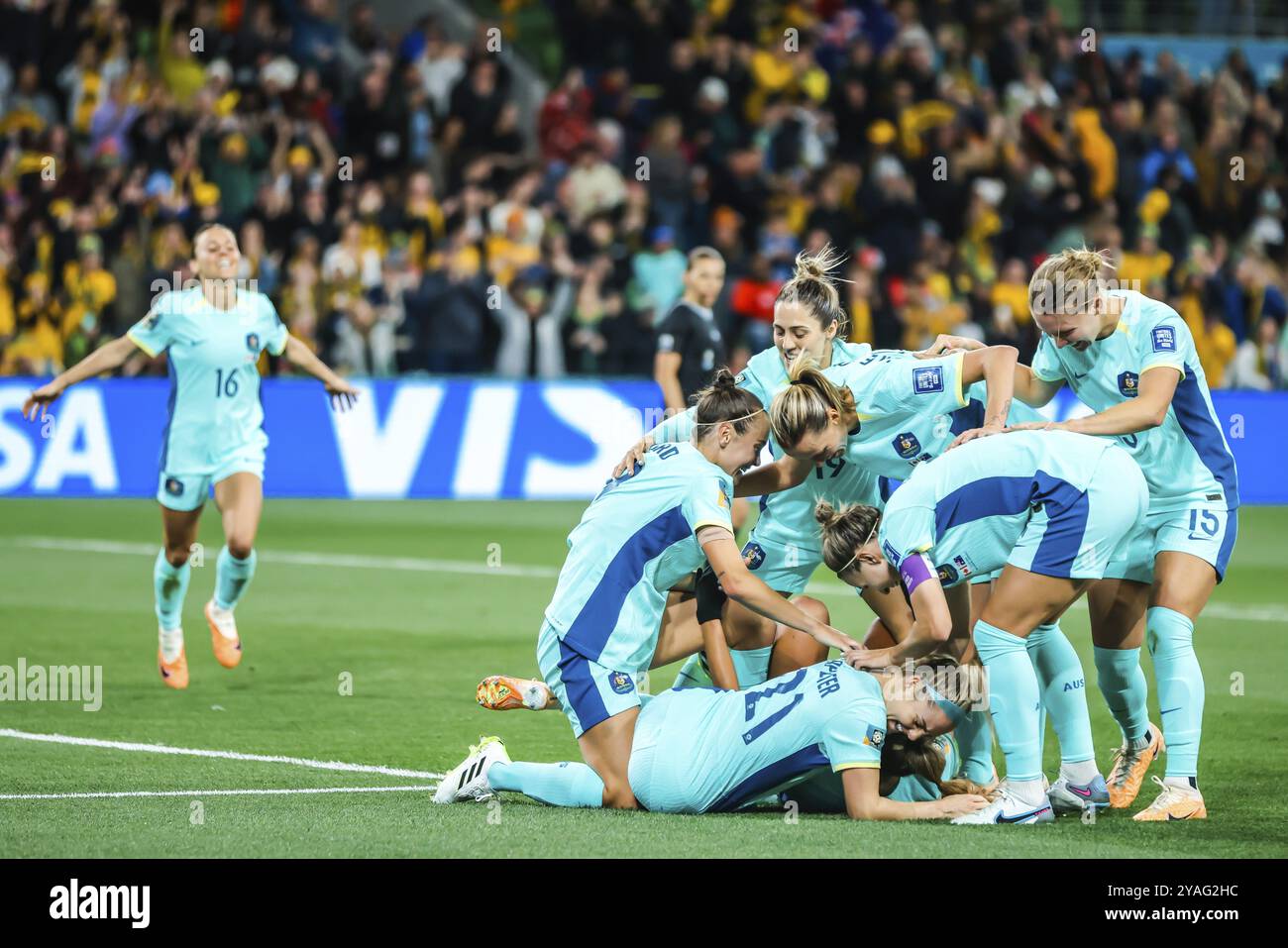 MELBOURNE, AUSTRALIA, JULY 31: Australia celebrates Mary FOWLER scoring ...