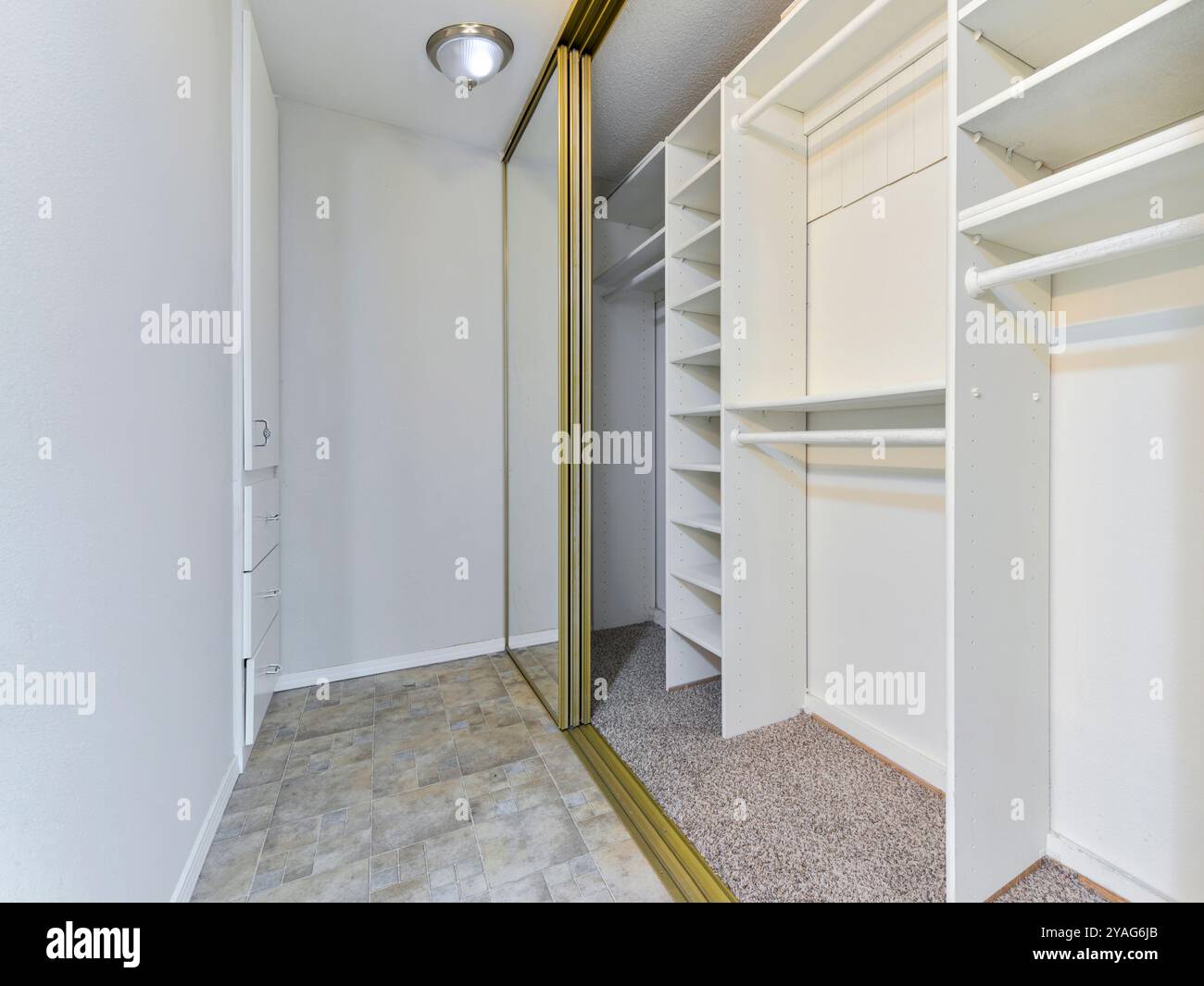 Closet door with mirror hi-res stock photography and images - Alamy