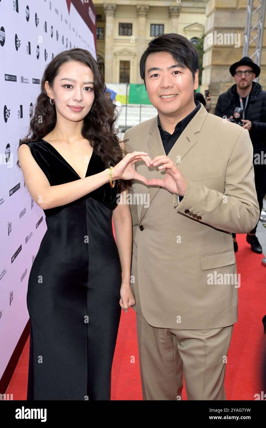 Gina Alice Redlinger und Lang Lang bei der Verleihung des Opus Klassik ...