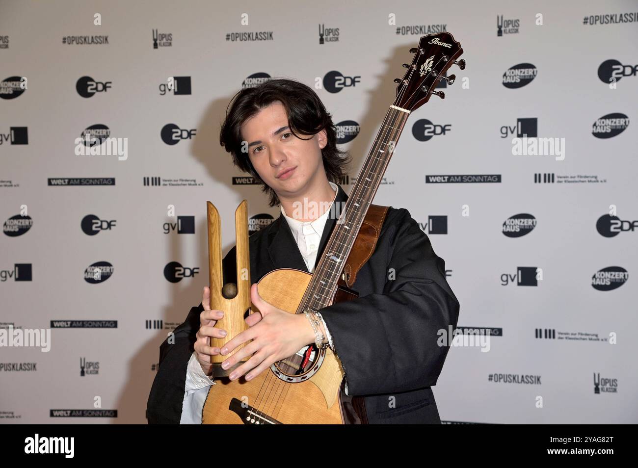 Marcin Patrzalek bei der Verleihung des Opus Klassik 2024 im ...
