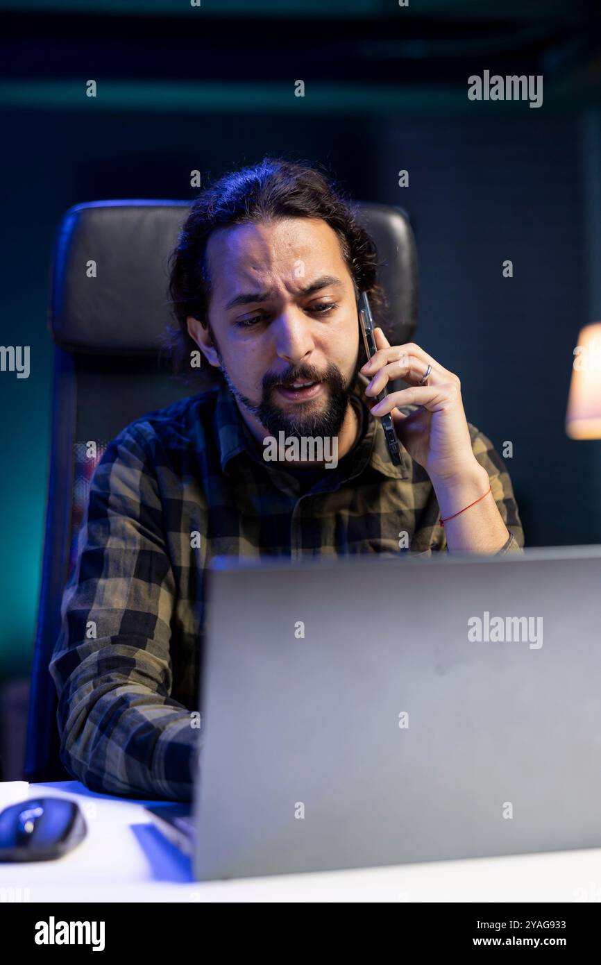 Simultaneously talking table hi-res stock photography and images - Alamy