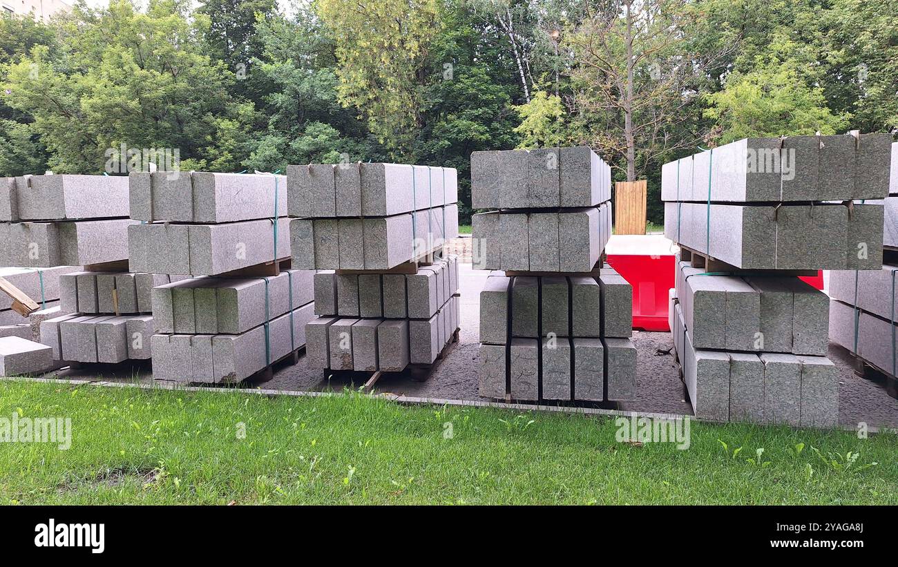 Stacks gray concrete blocks hi-res stock photography and images - Alamy