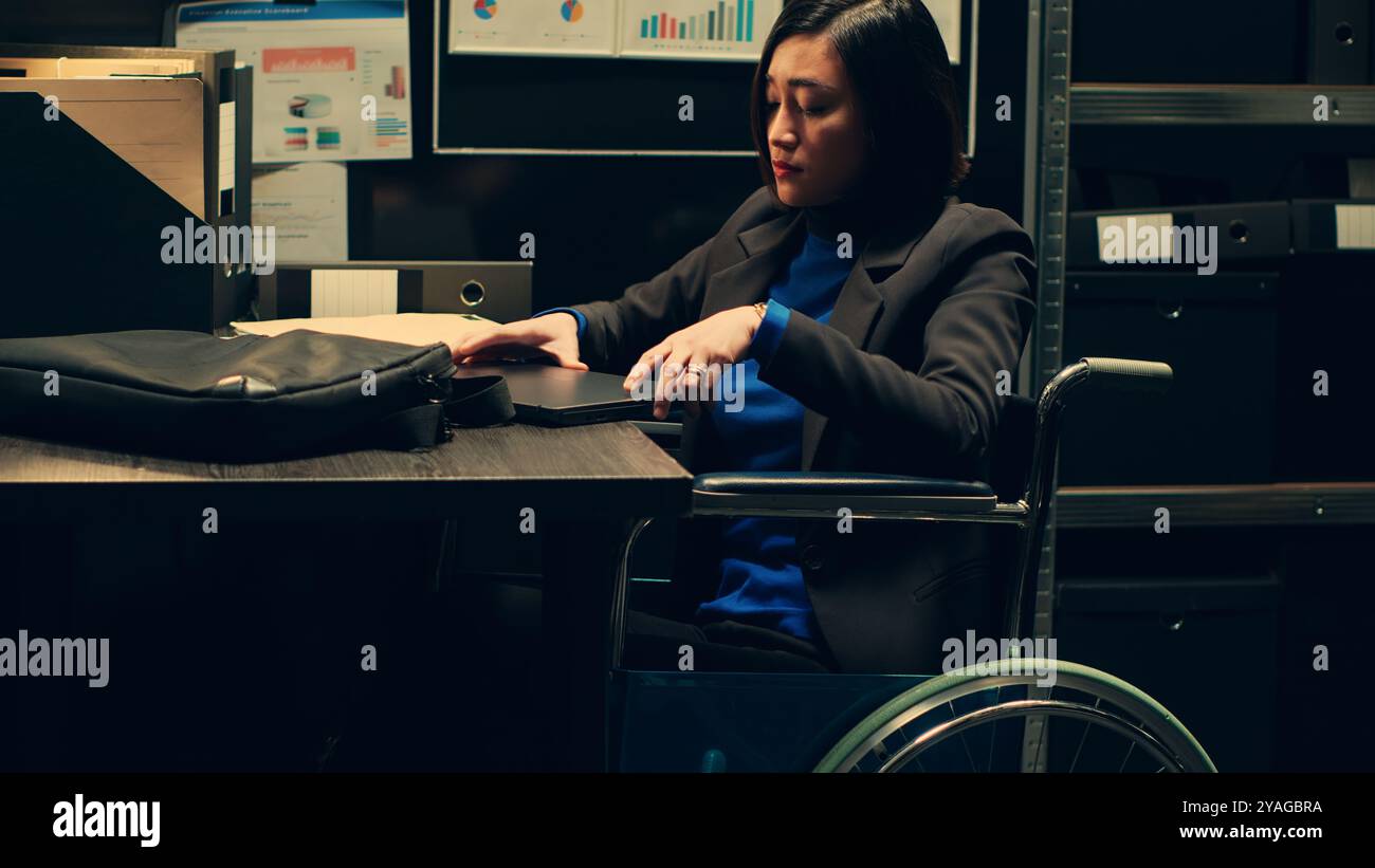 Investigator reading criminology files hi-res stock photography and ...