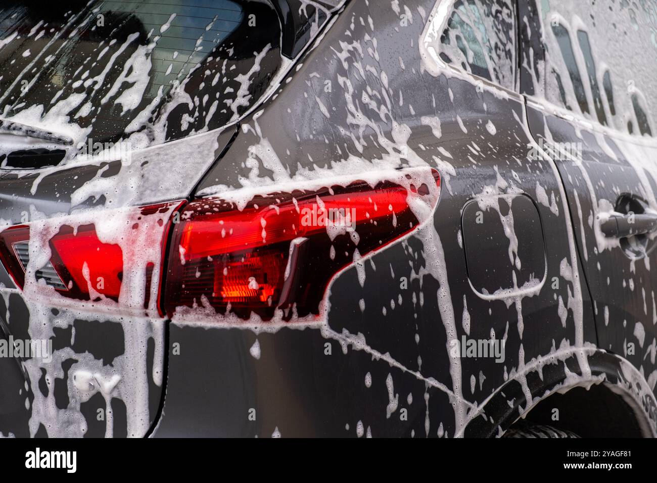 Suv being washed car hi-res stock photography and images - Alamy